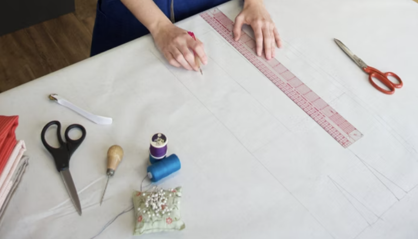 FIVE MINUTE GUIDE TO SEWING & PATTERNMAKING RULERS — In the Folds